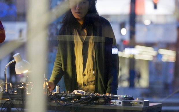 Miki Yui, Clive Bell & David Ross | Data Thistle