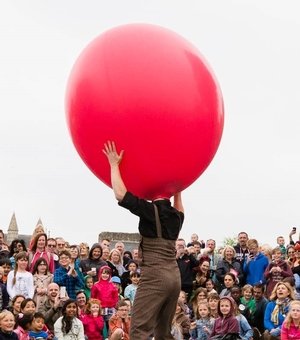 The Giant Balloon Show | Data Thistle