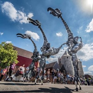 Close Act presents Saurus | Data Thistle