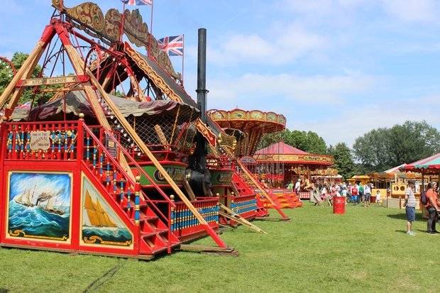 Vintage Family Funfair | Data Thistle