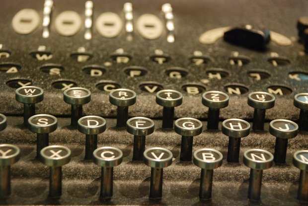 Alan Turing and the Enigma Machine | Data Thistle