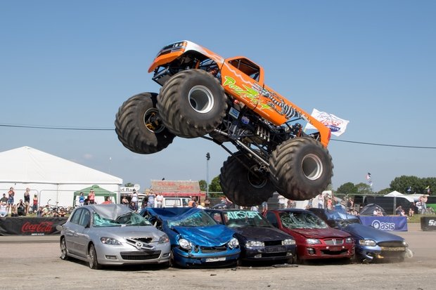 Stunt Fest | Data Thistle