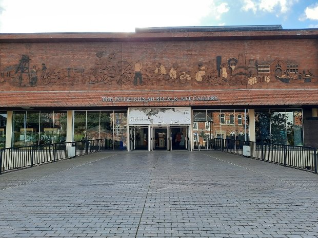 The Potteries Museum & Art Gallery (Bethesda Street, Stoke-on-Trent)