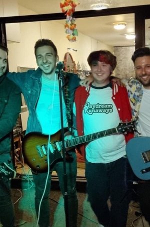 Daydream Runaways + Jack Dellow + The Sunnies | Data Thistle