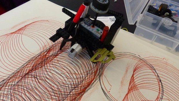 Drawing machines – LEGO® activity | Data Thistle