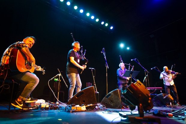 Allan MacDonald & Friends with Liam Ó Maonlaí, Kathleen MacInnes ...