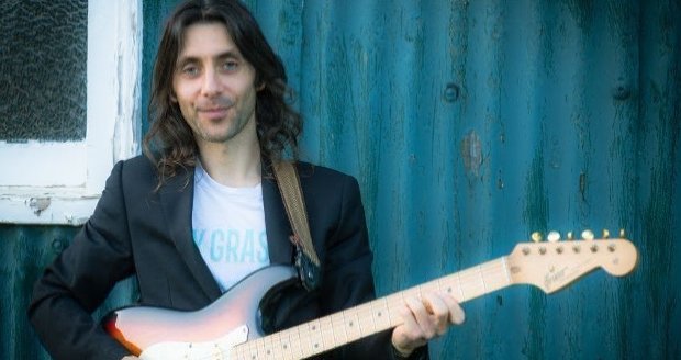 Richard Rozze's Total Electric Guitar Show | Data Thistle