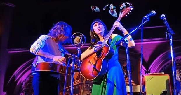 Hannah Sanders & Ben Savage - Folk In The Barn Summer Garden Party | Data Thistle