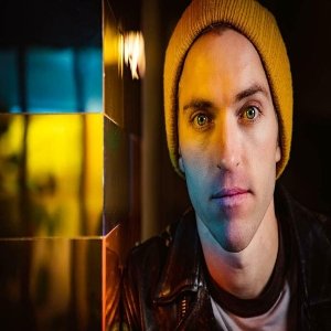 Live Comedy, Line-Up : Russell Hicks | Data Thistle