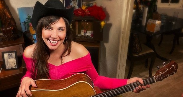 Sara Petite: Live At The Greys | Data Thistle