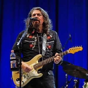 Former ELO 2 frontman Phil Bates up close & personal | Data Thistle