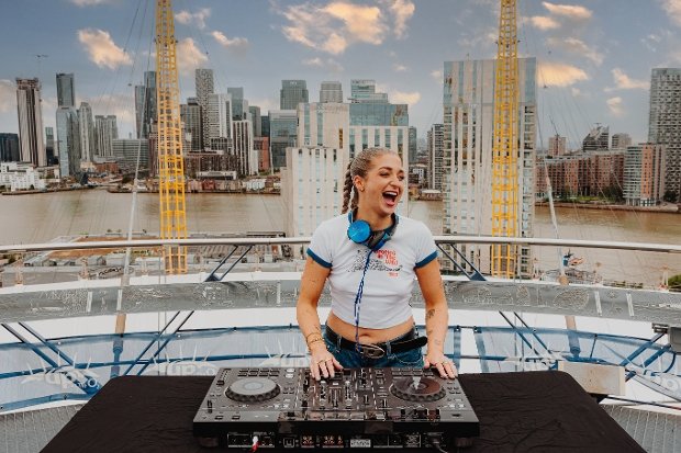Silent Disco at Up At The O2 with KISS FM DJ Harriet Rose | Data Thistle