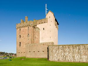 Discover the History of Broughty Castle | Data Thistle